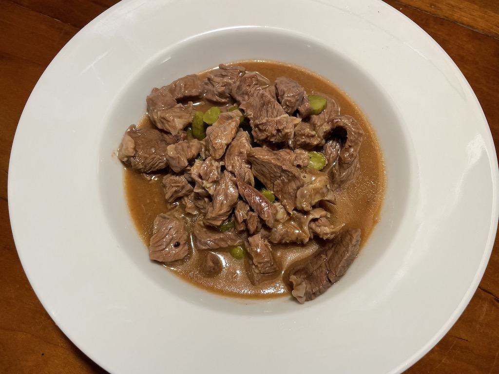 Runderstoof met augurkjes en rode wijn – Onno Kleyn